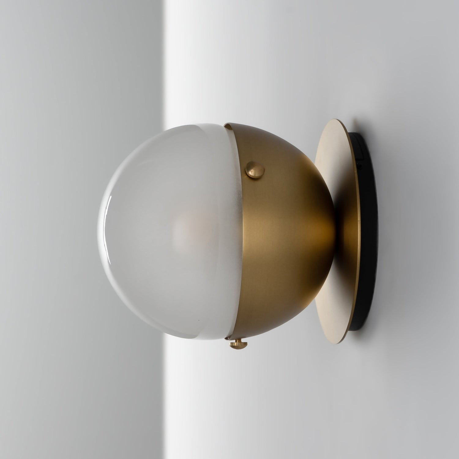 Schwung Molecule 1 Wall Light