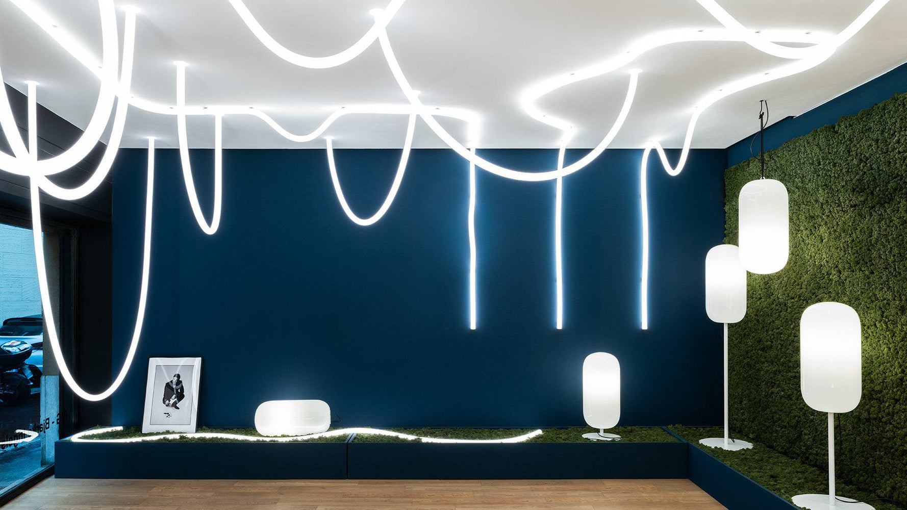 Artemide La Linea Ceiling / Wall Light | Inspyer Lighting