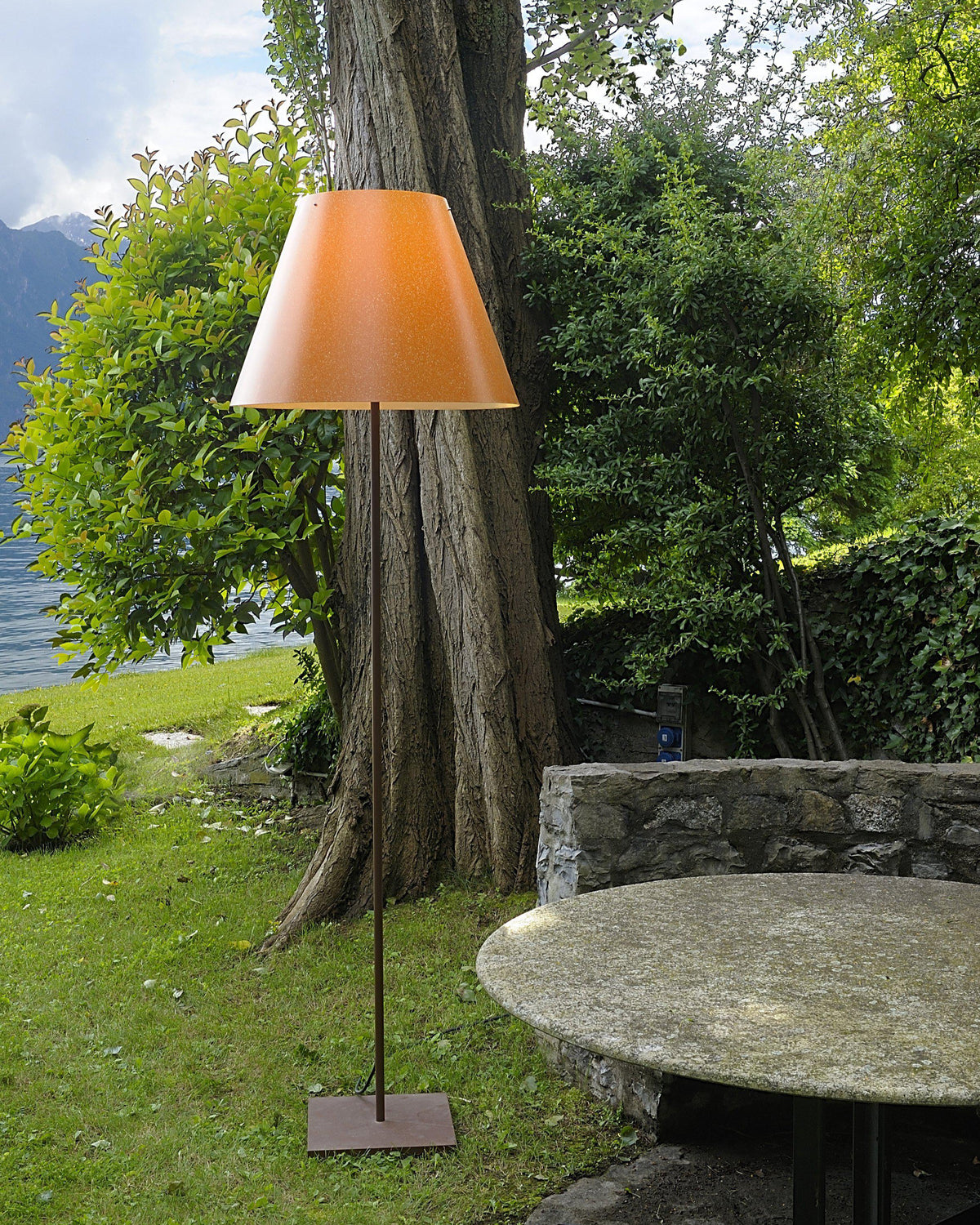 Luceplan Grande Costanza Open Air Floor Lamp | Inspyer Lighting